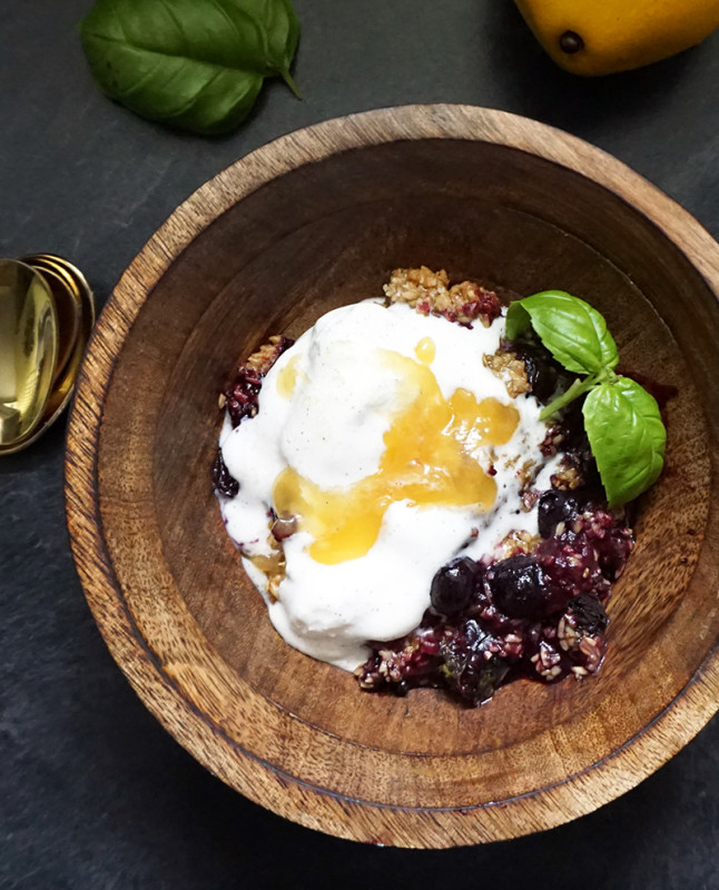 Blueberry basil crisp with lemon drizzle | Bijoux & Bits